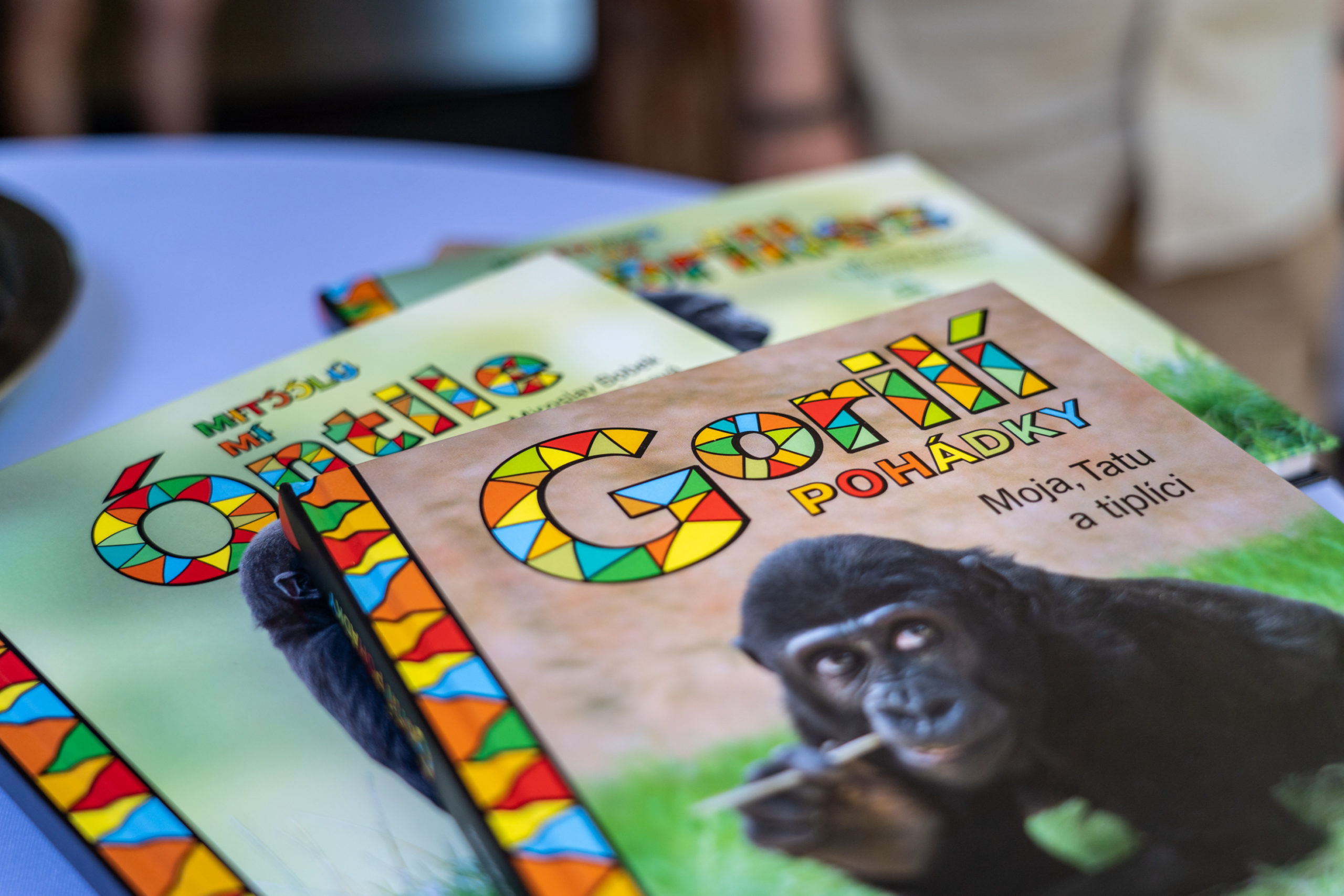 Nové vydání Gorilích pohádek | Moja, Tatu a tiplíci - BOOKHOUSE.cz